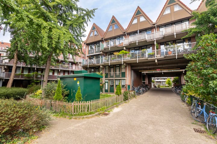 Ooms Makelaars Rotterdam scoort een 8 uit 216 reviews